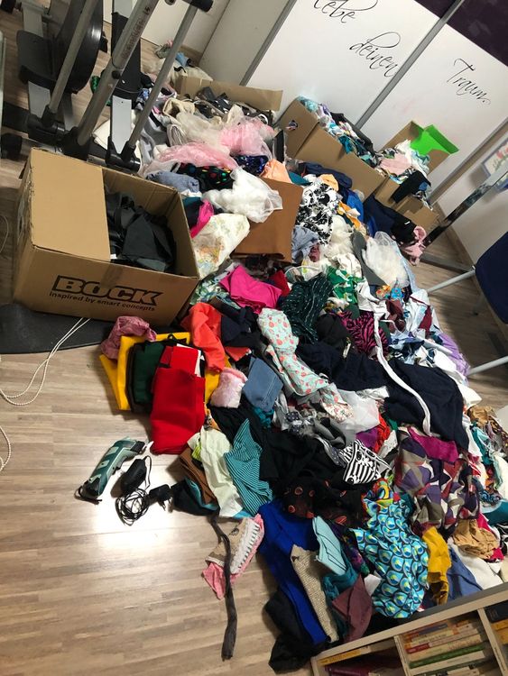 Nähmaschine Stoffe nähen aus Nähgeschäft, Nähatelier, Schne* (Gebraucht ...