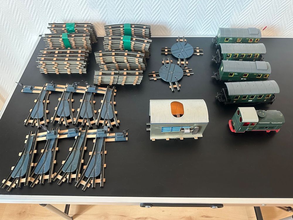 Biller Bahn Konvolut: Gleise, Weichen, Waggons, Lokomotive! (Defekt) in ...