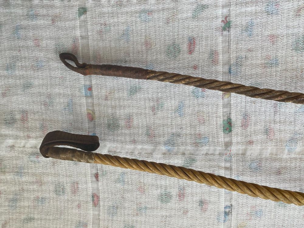 Peitschen antik zwei Stück 86cm und 68cm lang (Gebraucht) in Bern für ...