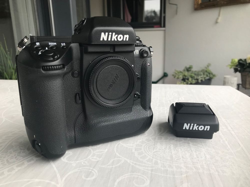 Nikon F5 mit DW-30 Lichtschachtsucher (Gebraucht) in Emmenbrücke für CHF 450 – mit Lieferung auf ...