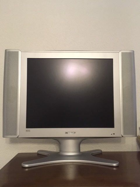 TV Monitor TFT-LCD et Magnétoscope | Kaufen auf Ricardo