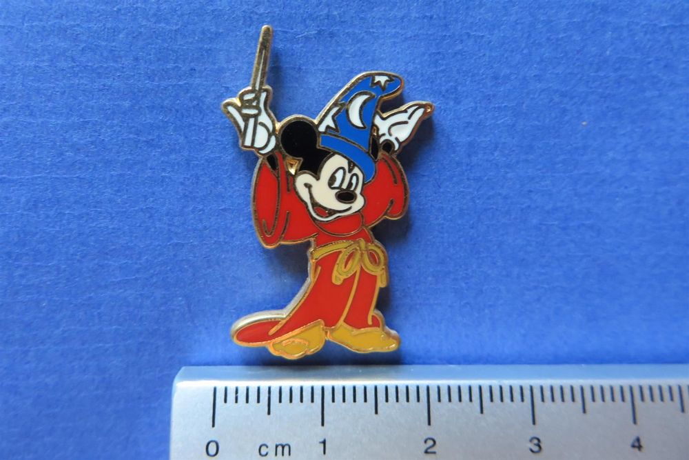 PIN, DISNEY,MICKEY MOUSE,COMICS,MERLIN (Gebraucht) in Neuhausen für CHF ...