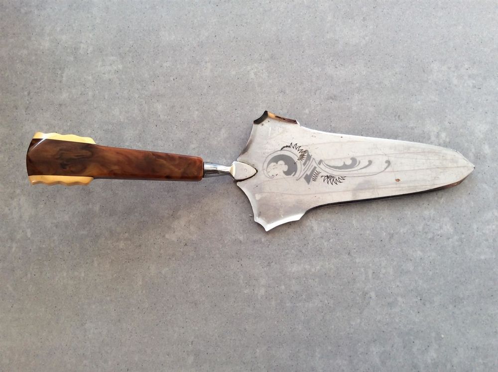 Ancienne truelle à gâteau argenté (Antik) in Malleray für CHF 1 – mit ...