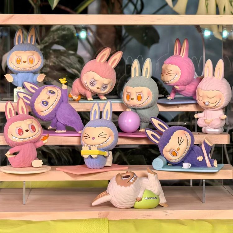 Popmart Figur "The Monsters" Labubu Lazy Yoga Ungeöffnet (Neu und ...