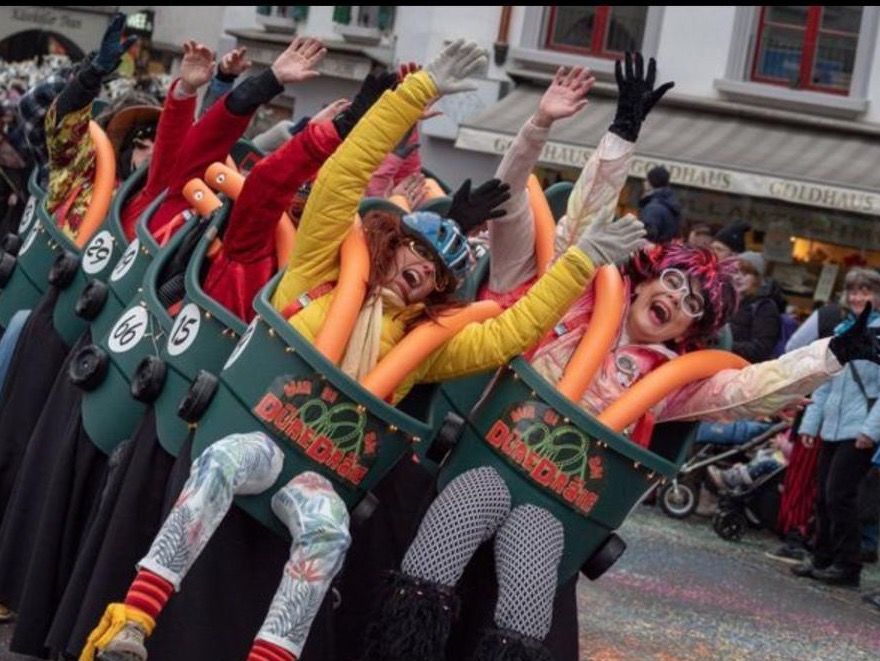 Achterbahn Fasnacht (Gebraucht) in Ennenda für CHF 240 – mit Lieferung auf Ricardo kaufen