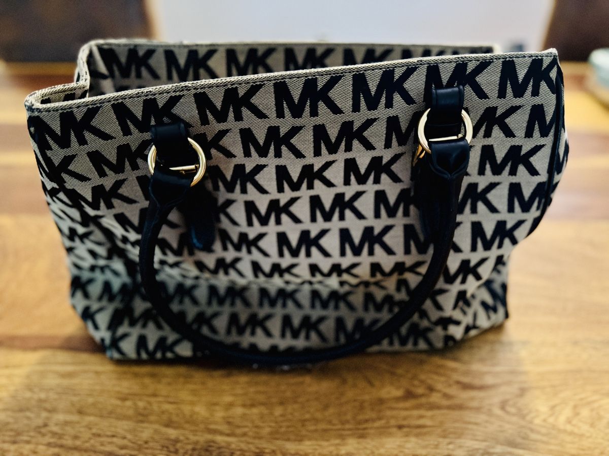 🌷Michael Kors Tasche🌷 (Gebraucht) in Glattpark(Opfikon) für CHF 19 – mit Lieferung auf Ricardo ...