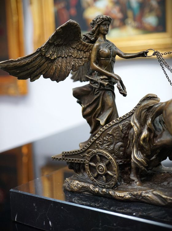 BRONZE SKULPTUR SIEGESGÖTTIN NIKA STREITWAGEN MYTHOLOGIE (Gebraucht) in Vettweiß für CHF 402 ...