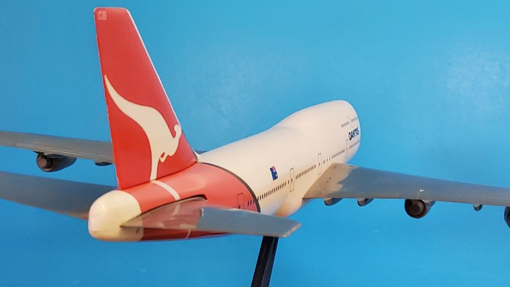 Modellflugzeug B757 QANTAS 1:250 (Gebraucht) in für CHF 19 – mit ...