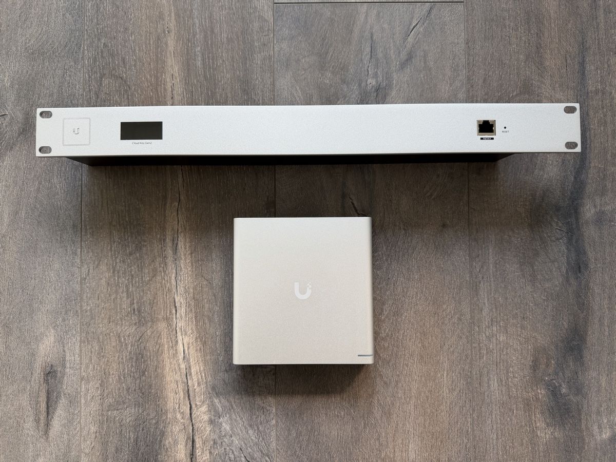Ubiquiti Cloud Key Plus SSD inkl. Rack Mount (Gebraucht) in Trimstein ...
