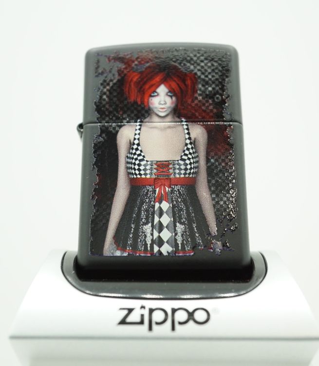 ZIPPO® DANGEROUS GIRL - PRINT - BLACK - 2016 - UNGEZUENDET (Neu (gemäss Beschreibung)) in Mels ...