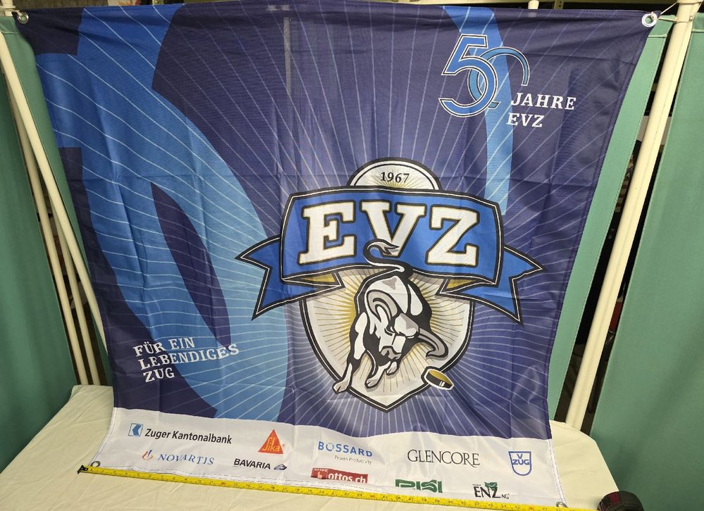 EVZ Zug Jubiläums-Fahne, 50 Jahre! (Gebraucht) in Küssnacht am Rigi für ...