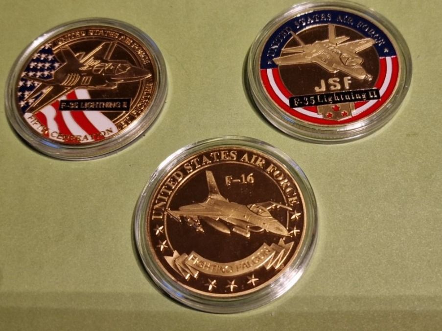 Luftwaffe Trio médailles F-35 f-16 métal neuf (Neu und originalverpackt) in Nyon für CHF 9 – mit ...