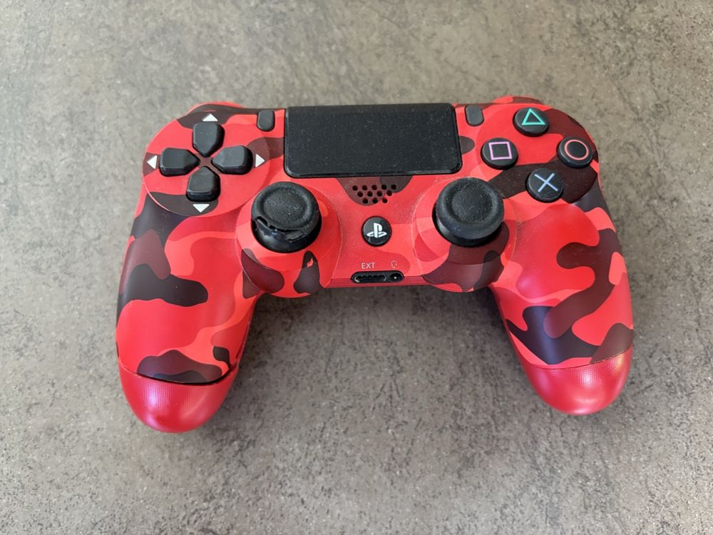 Manette PS4 + deux jeux (D'occasion) à Corpataux pour CHF 20.95 – avec ...