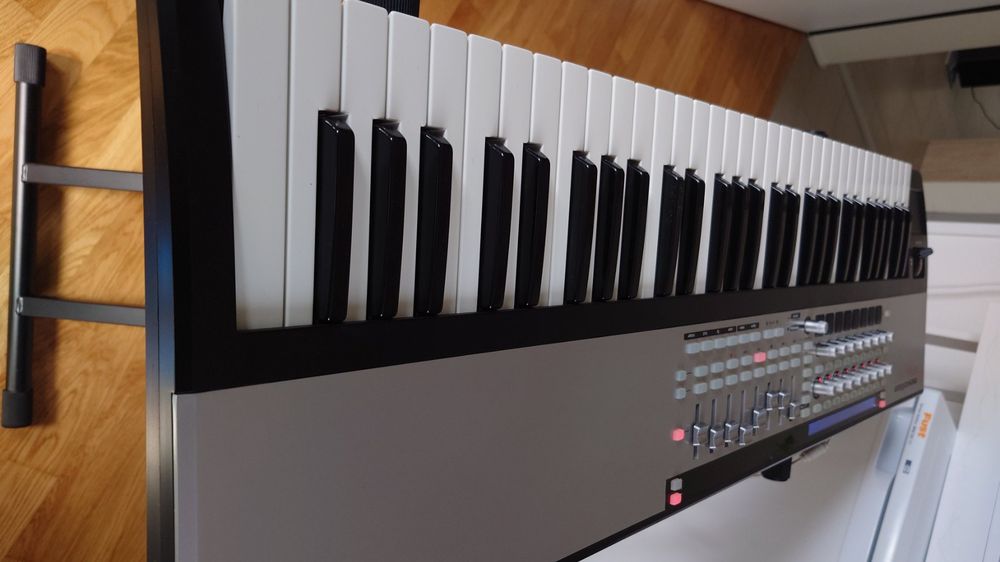 Novation SL61 Mk II Midi Keyboard + gratis Keyboard Ständer (Gebraucht ...