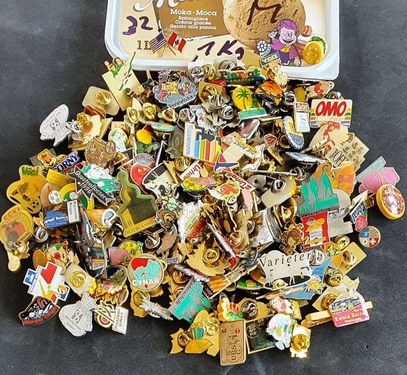 1 Kg. Pins Pin alle mit Verschluss / Nr. 32 (Gebraucht) in für CHF 12 ...