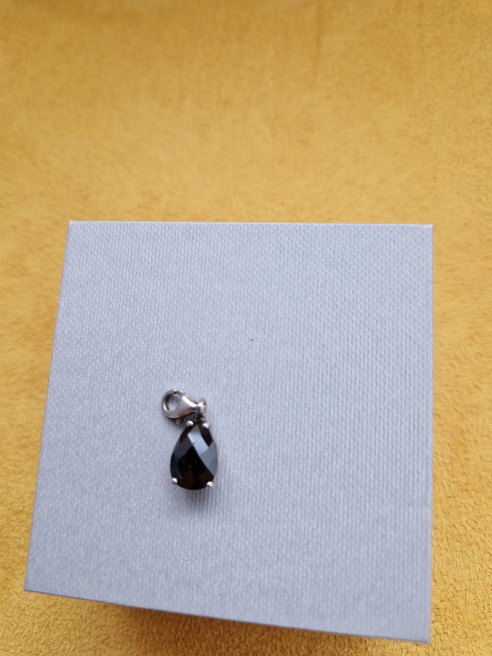 Pendentif Thomas Sab élégant en forme de goutte, pierre chic (D ...