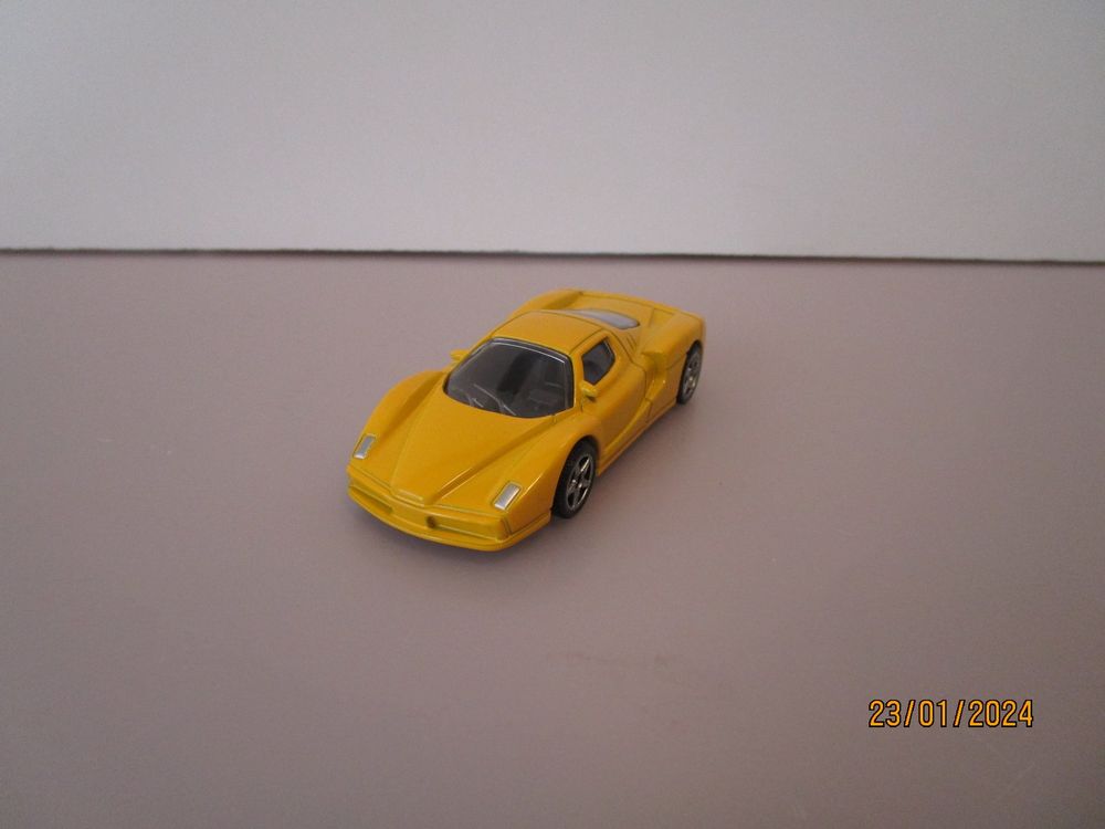 SIKU FERRARI ENZO FERRARI - 0864 (Neu (gemäss Beschreibung)) in Chêne ...