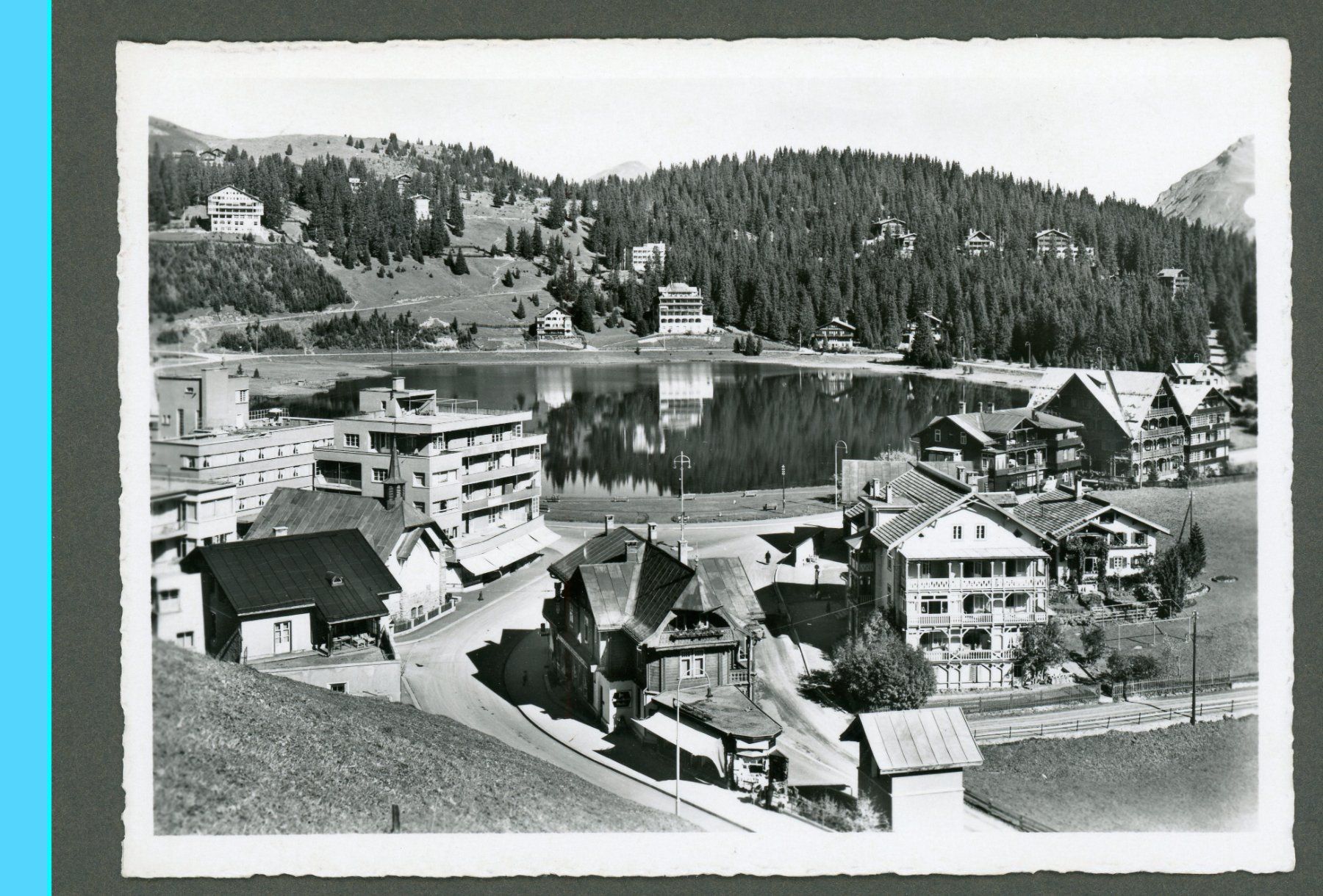 AK sw Arosa GR Obersee,Blick auf Baukultur ©Benker ≈ 1952 (Gebraucht) in Basel für CHF 2 – mit ...