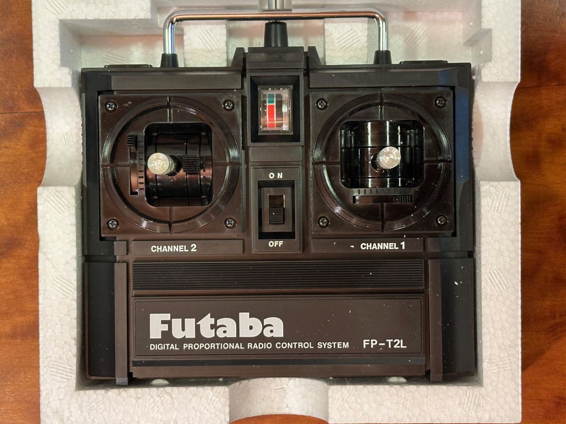 Futaba FP-T2L Digital Proportional Radio Control System (Neu (gemäss ...