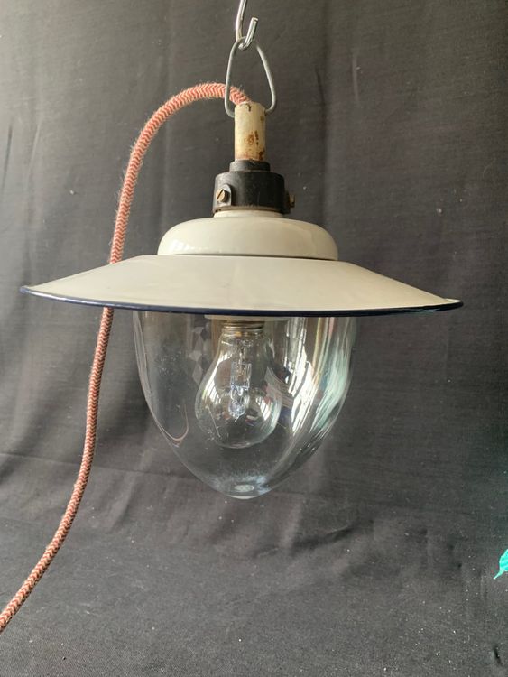 Alte Stalllampe emailliert mit Glassturz Nassraumlampe (D'occasion) à ...