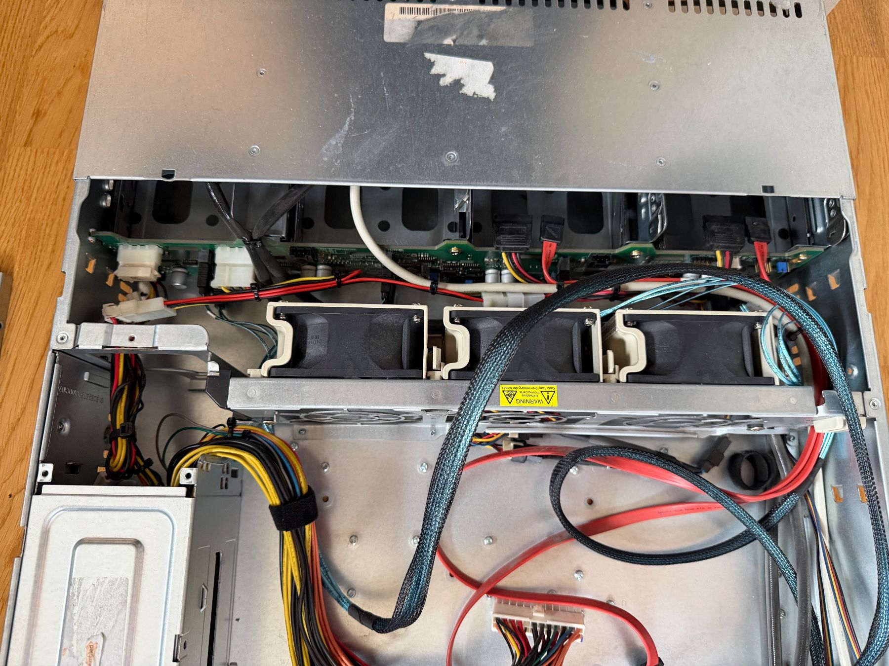 Supermicro 2u Servercase mit Sata Backplane (Gebraucht) in Schaffhausen ...