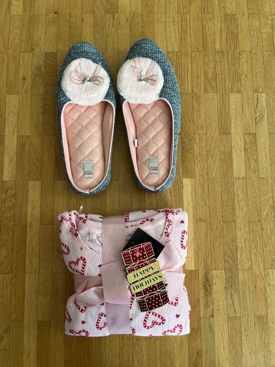 NEU Pink Set Pyjama Gr. S + Hausschuhe Gr.38-39 (Neu und originalverpackt) in Zürich für CHF 16 ...