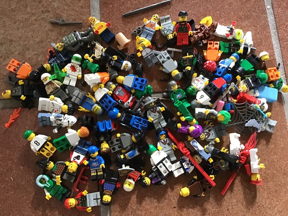 Super beau lot legos 9 kg personnages et autres … | Kaufen auf Ricardo