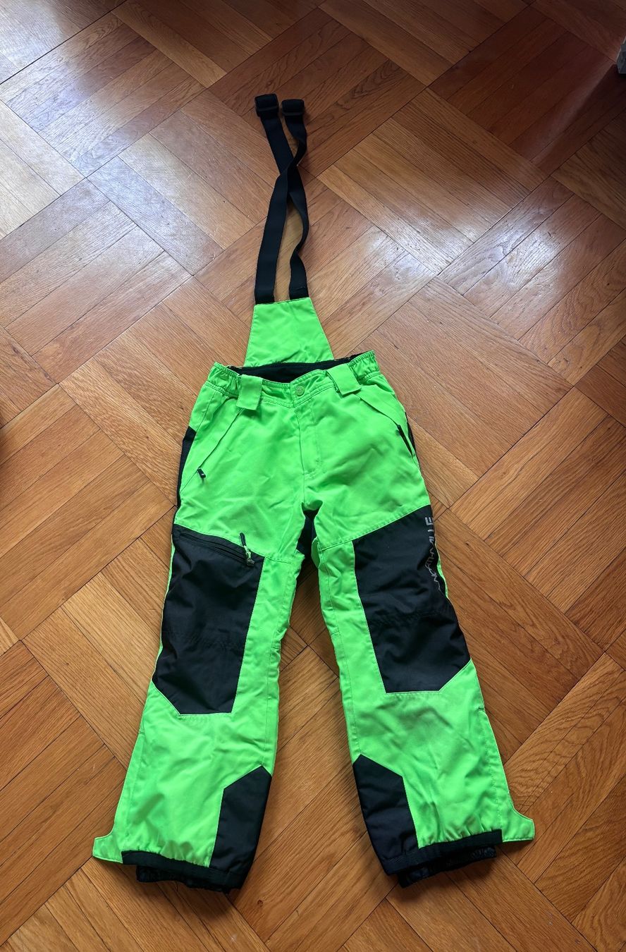 Combinaison neige enfant taille 128 cm (D'occasion) à Genève pour CHF ...