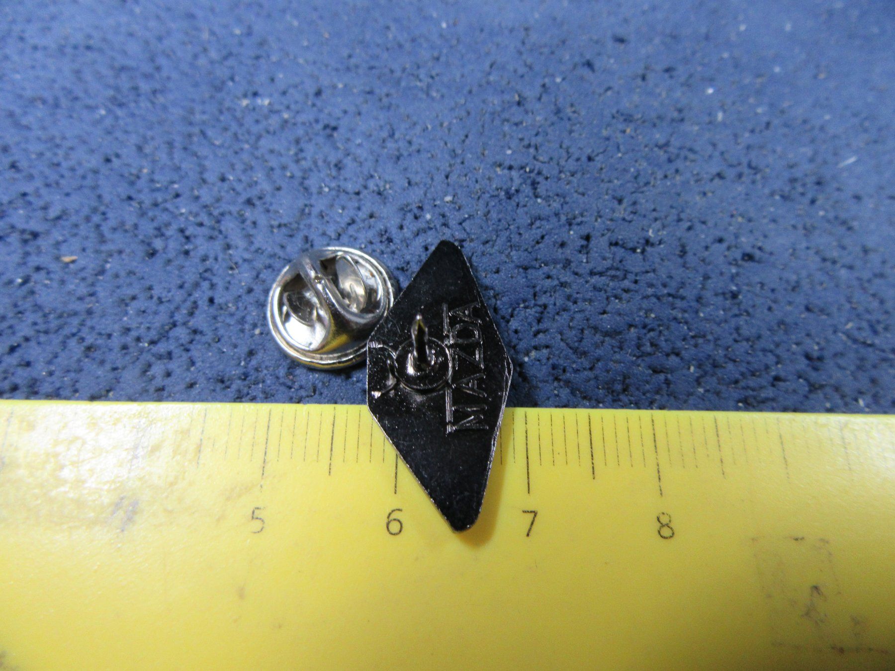 MAZDA GALIA AUTO LOGO PIN GEPRÄGT (Gebraucht) in Ettingen für CHF 1.95 ...