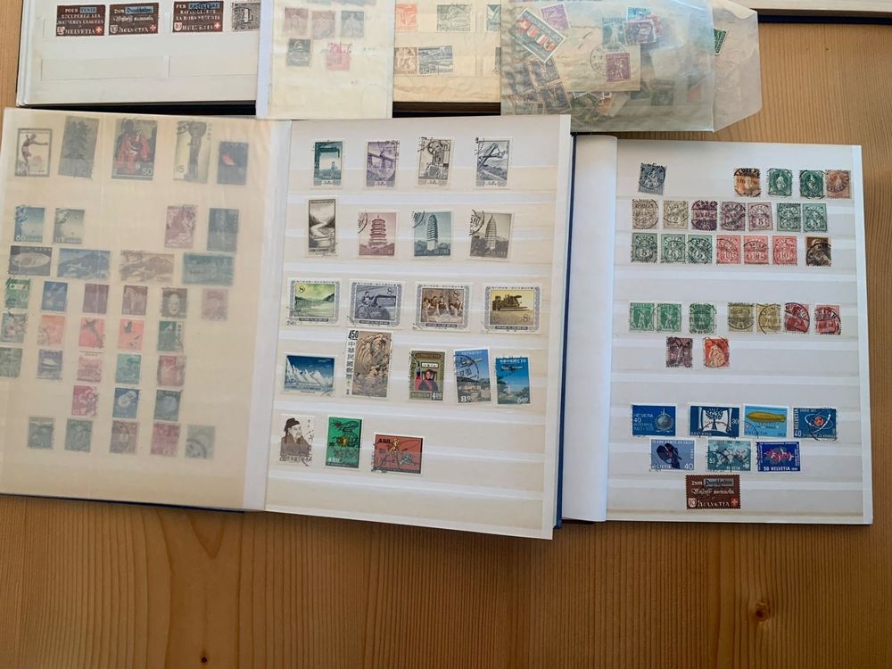 Briefmarken weltweit in vier Alben gem. Bildern (Gebraucht) in für CHF ...