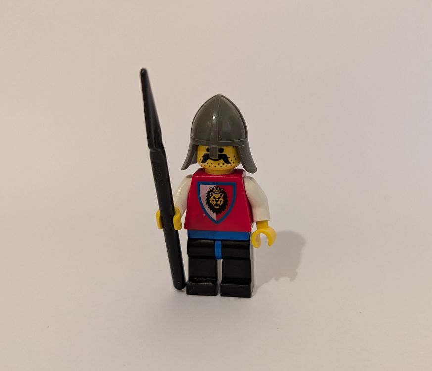 LEGO Castle Royal Knight Guard Minifigur (Gebraucht) in Trimbach für ...