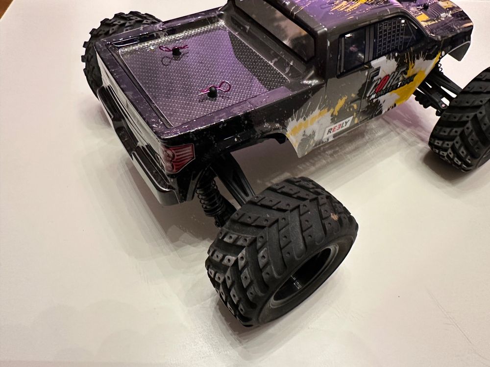 Reely Elektro Monstertruck Core (Defekt) in Luzern für CHF 17 – mit ...