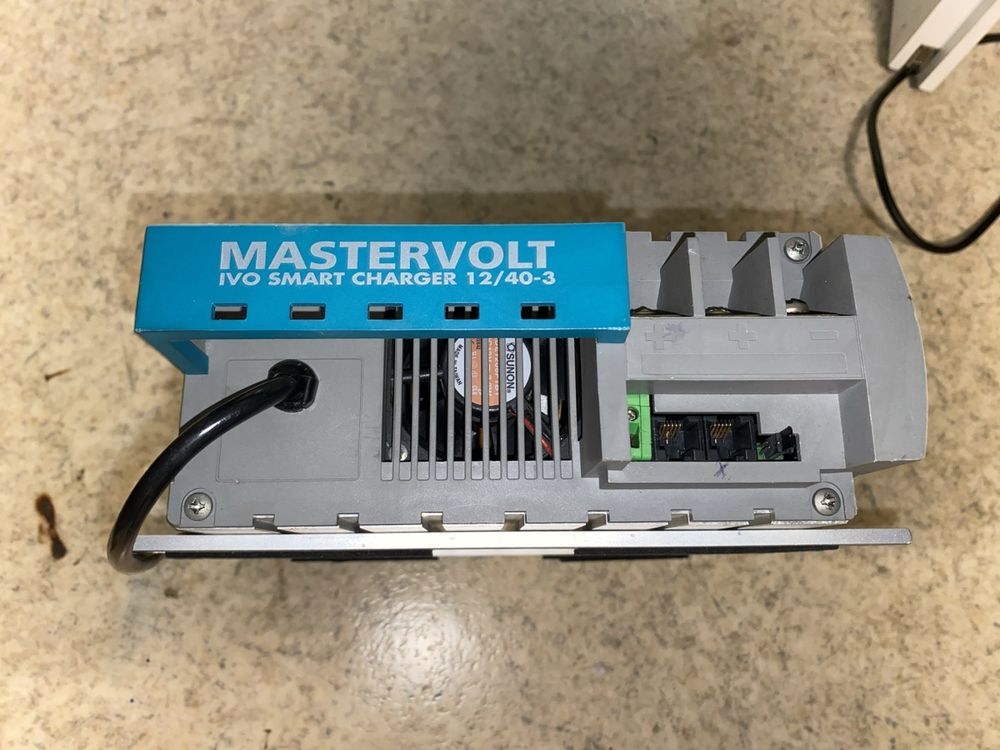 Mastervolt Ladegerät 12V / 40A (Gebraucht) in Rubigen für CHF 50 – mit ...