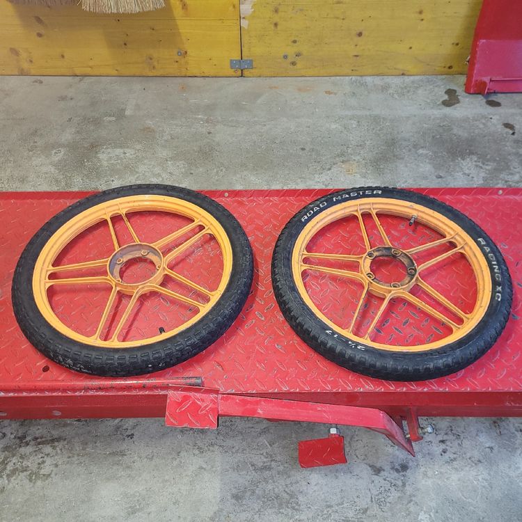 Puch Felgen Orange 17" 2Stk. (Gebraucht) in Belp für CHF 80 – mit ...