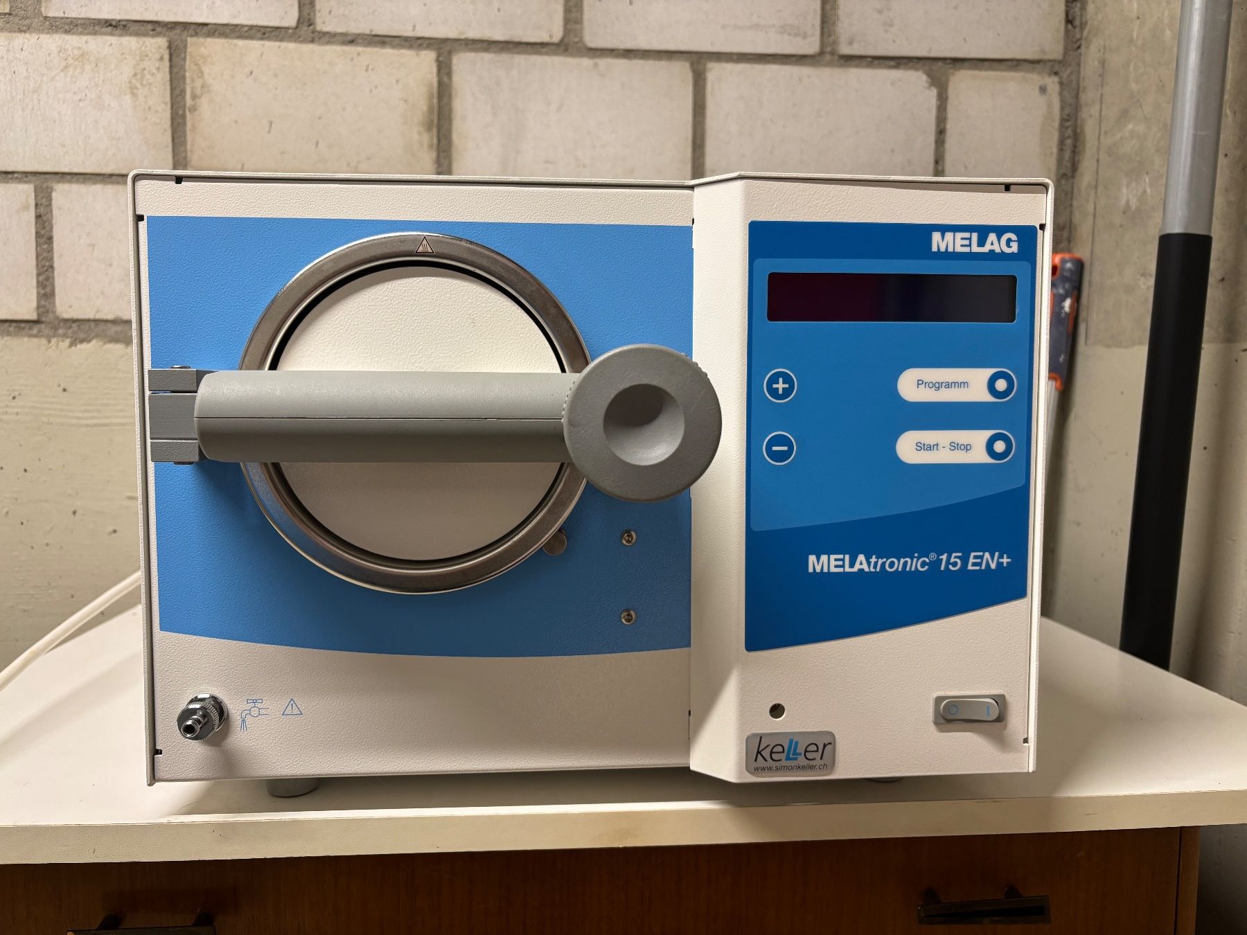 Autoklav MELAG – Dampfsterilisator Melatroic 15 EN+ (Gebraucht) in ...