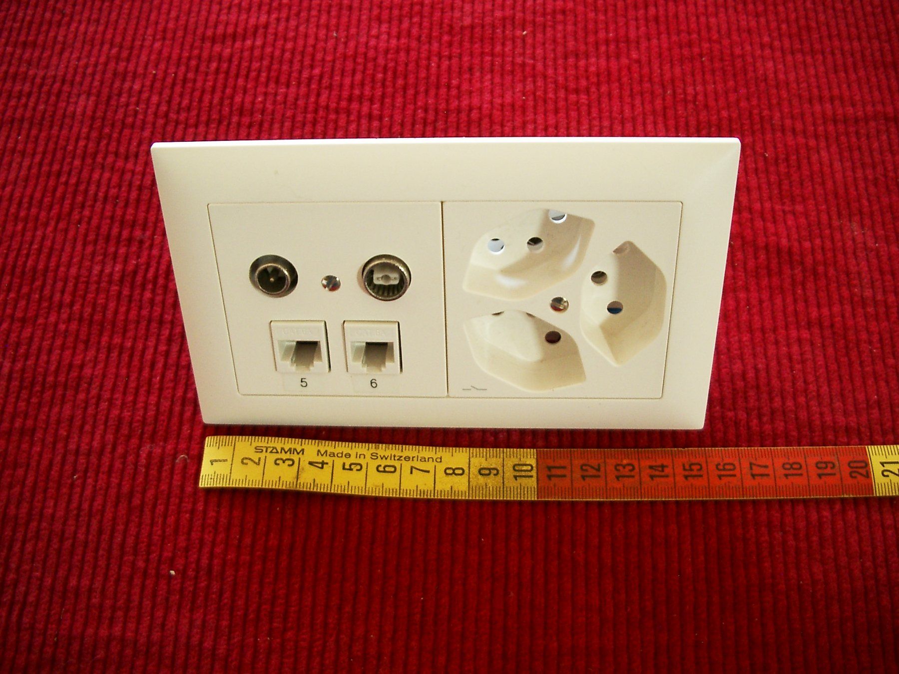 Feller Steckdose Typ 13 UP mit Daten und Koaxial NEU (3) (Neu (gemäss ...