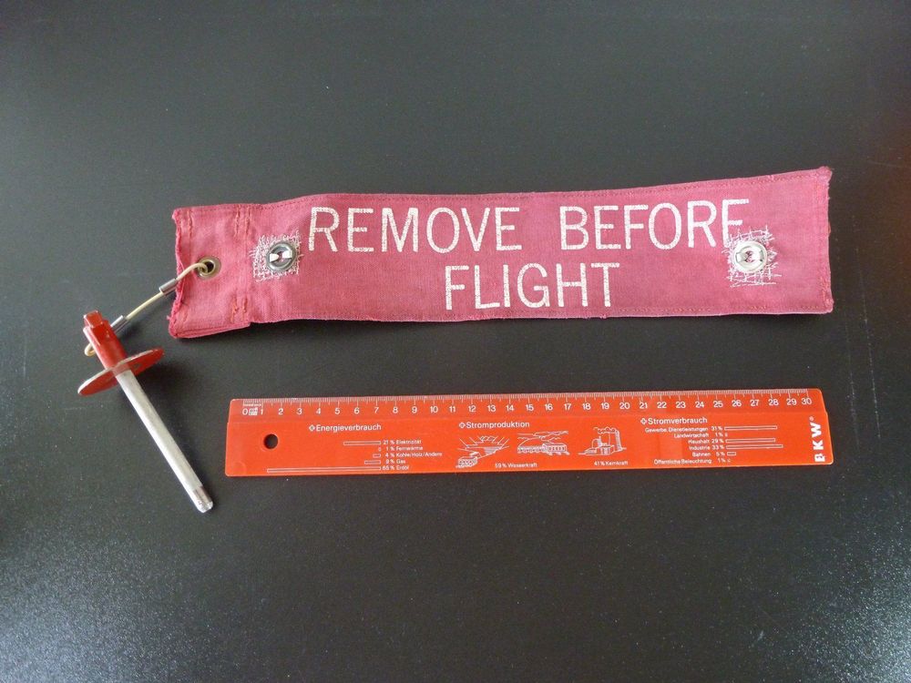 ‘Remove Before Flight’ Ribbon (Gebraucht) in Gwatt (Thun) für CHF 40 ...