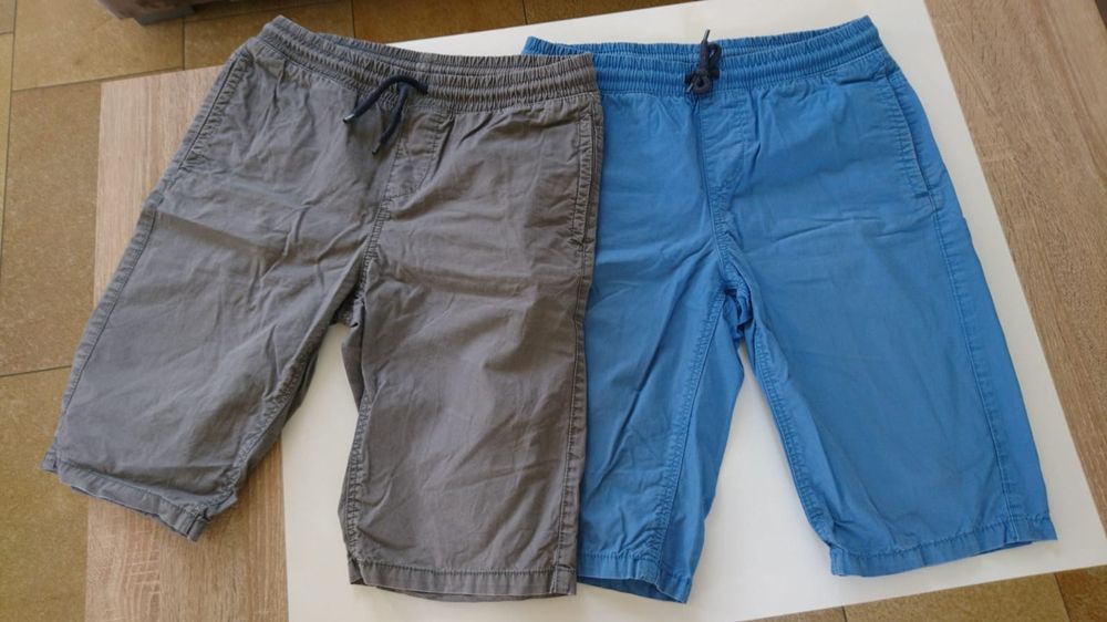 Kurze Hosen 2 Stück (Gebraucht) in Seuzach für CHF 6 – mit Lieferung ...