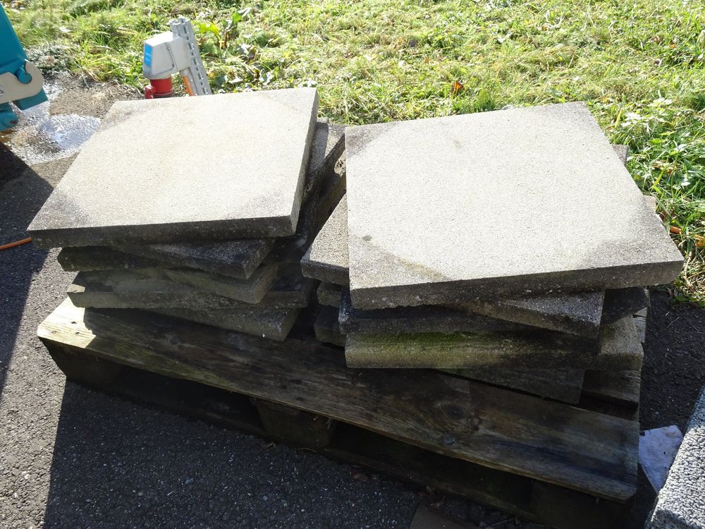 Gartenplatten 50 x 50 cm, 12 Stück (Gebraucht) in Langenthal für CHF 21 – nur Abholung auf ...
