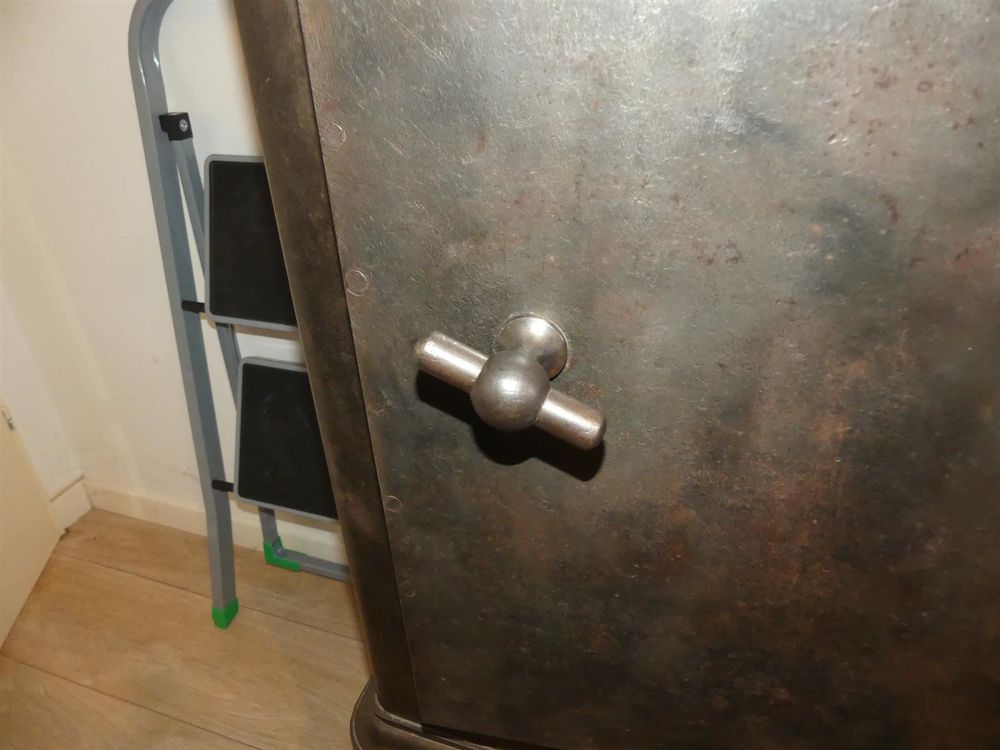 Alter Tresor Fichet Paris (Antik) in für CHF 253 – nur Abholung auf ...