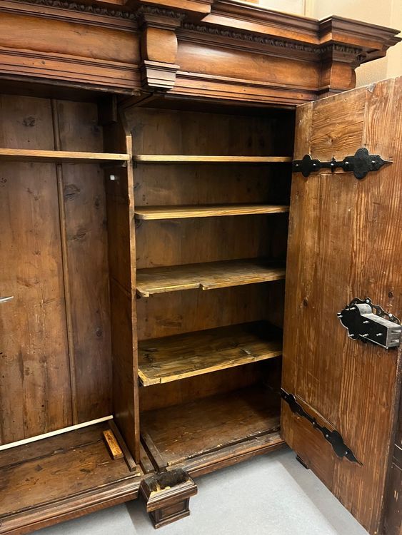 Antiker Barockschrank Nussbaum um 1750 Renaissance Schni... (Gebraucht ...