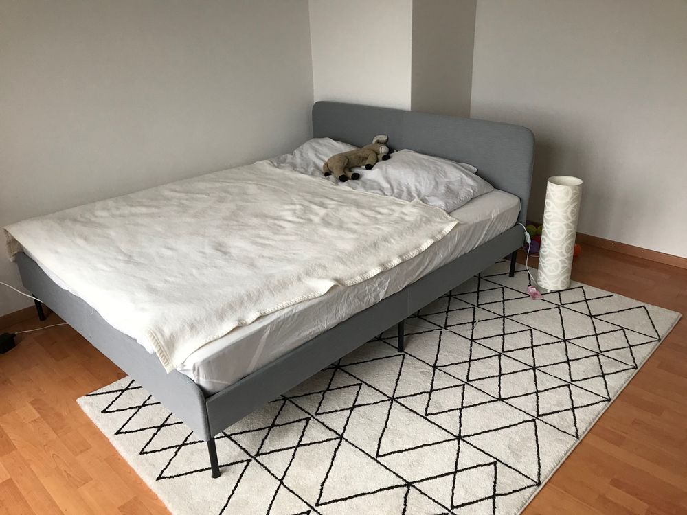 Gepolstertes Ikea-Bett Slattum 160 x 200 cm mit 2 Rollrosten (Gebraucht ...