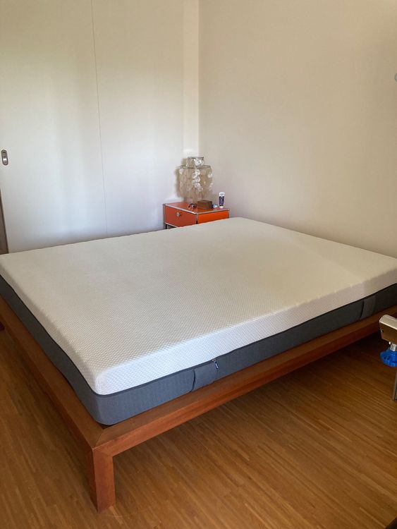 Doppelbett von Sato, Kirschbaumholz, inkl. Rost und Matratze (Gebraucht ...