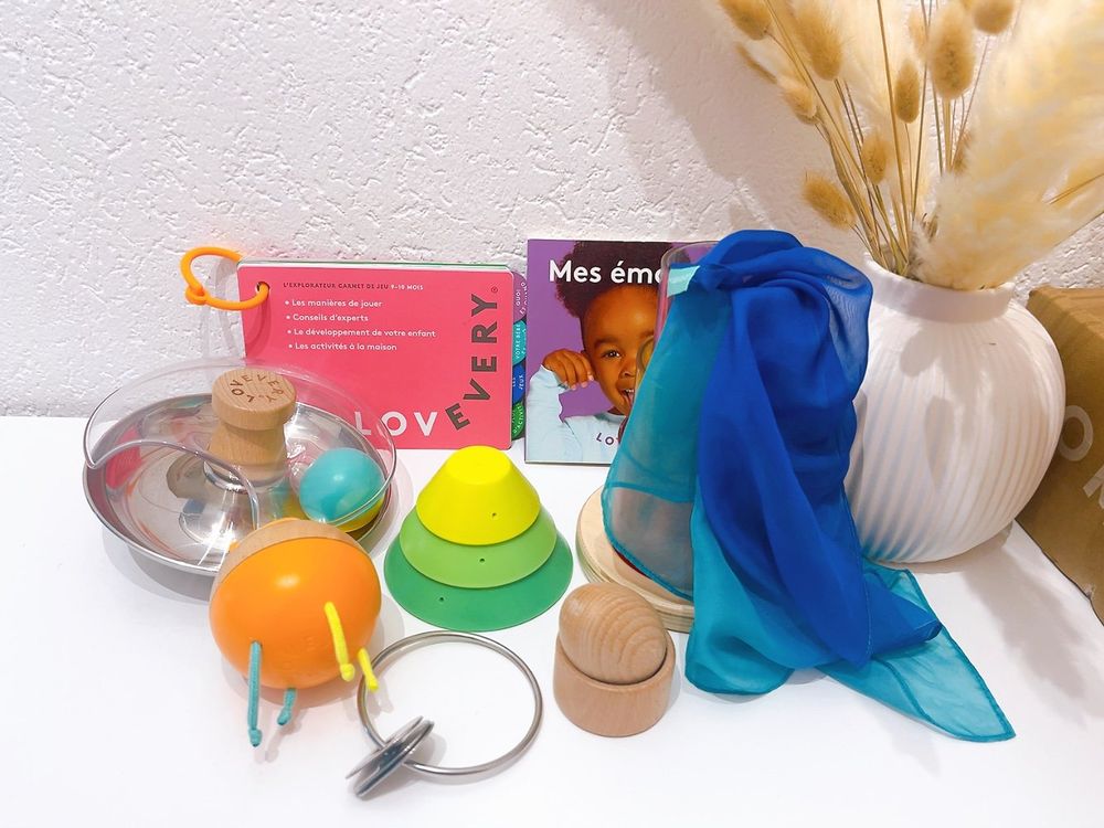 The Explorer Play Kit Lovevery Completo Montessori (Gebraucht) in ...