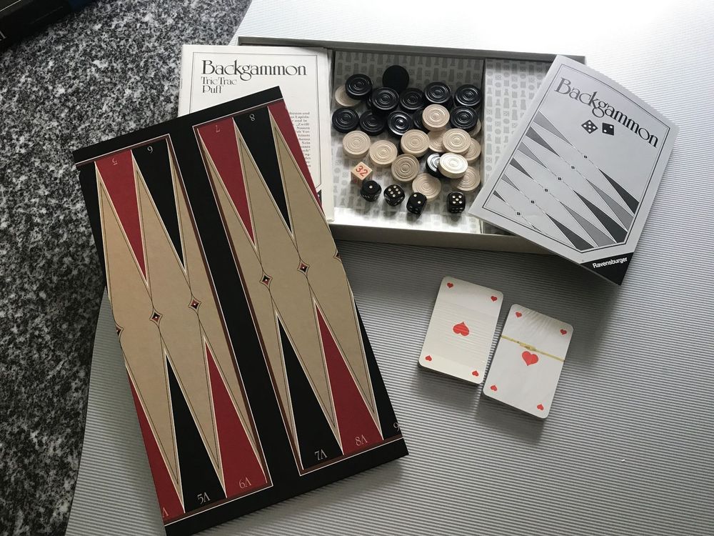 Backgammon und Spielkarten (Neu (gemäss Beschreibung)) in Bremgarten AG für CHF 9 – mit ...