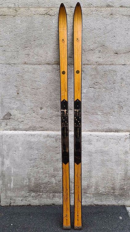 Skis Authier Vampire années 50 bon état, (Gebraucht) in Sugiez für CHF ...