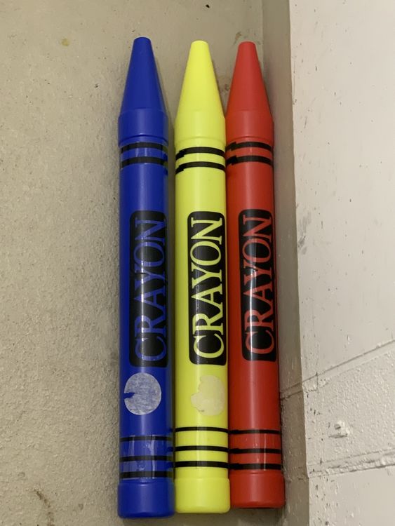3 Giant Crayola Crayons — Blue, Yellow, and Red — Fun! (Gebraucht) in ...