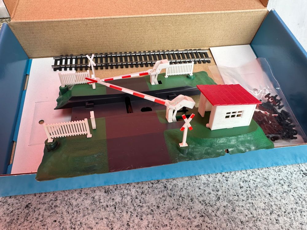 Mehano Bahnübergang H0 (Neu und originalverpackt) in Dornach für CHF 12 ...