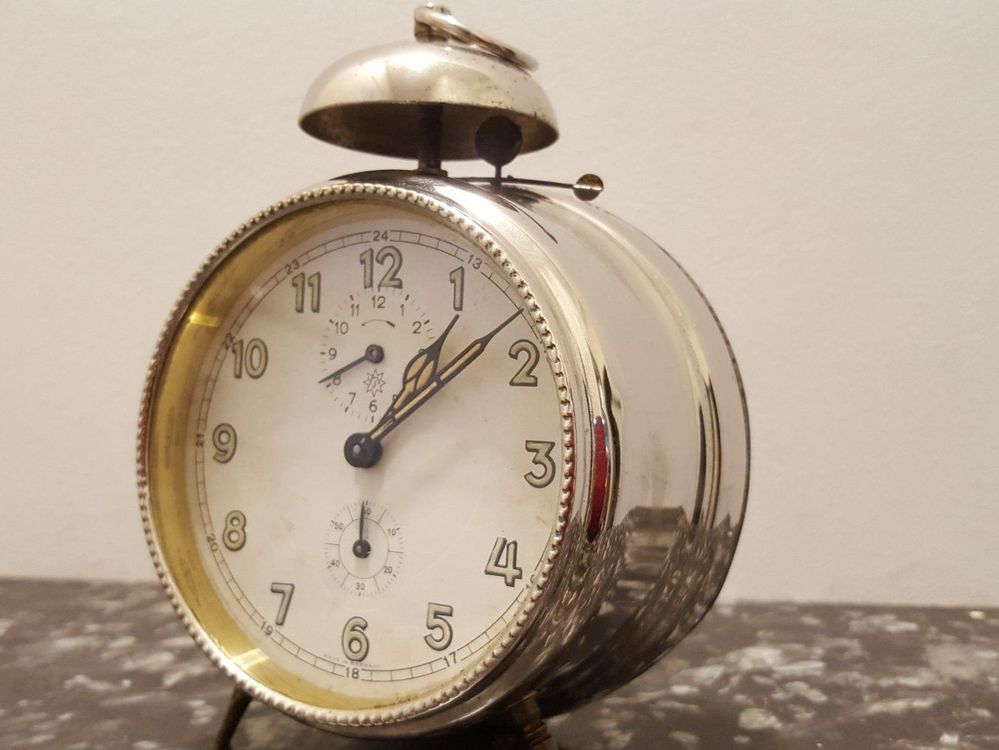 alter Wecker ,Chrom ,mit Spuren der Zeit | Kaufen auf Ricardo