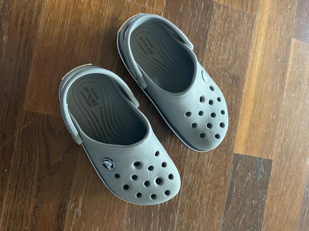 Crocs, Grey (Gebraucht) in Cham für CHF 3 – mit Lieferung auf Ricardo ...